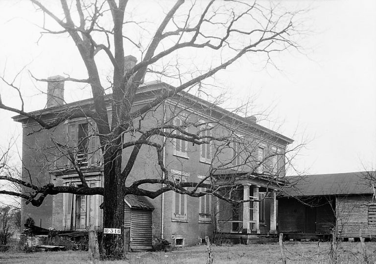 UPDATED WITH PODCAST -Haunted houses in Tuscumbia, Alabama hold many ...